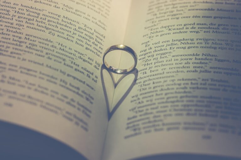 Understanding Promise Rings: Meaning, Recipients, and Gifting Moments ...